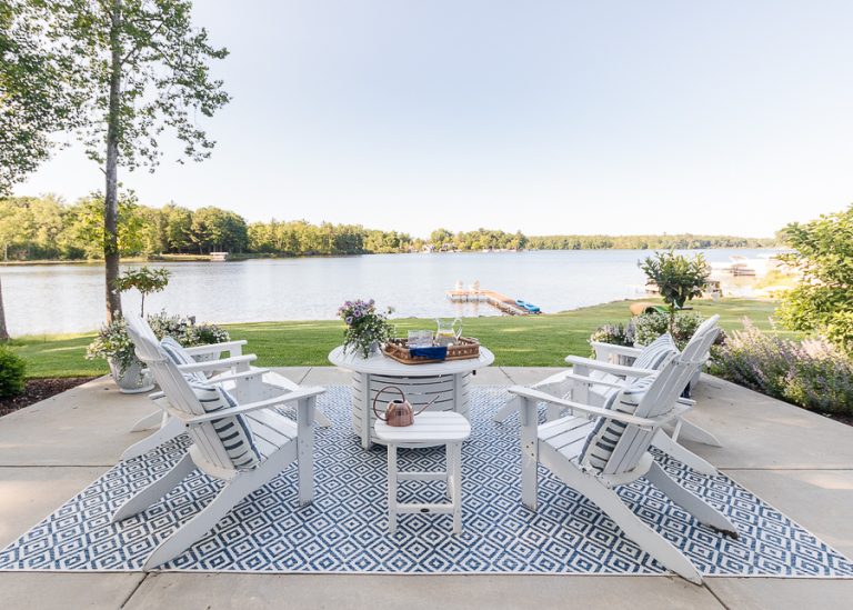 Lake House Outdoor Space - The Lilypad Cottage