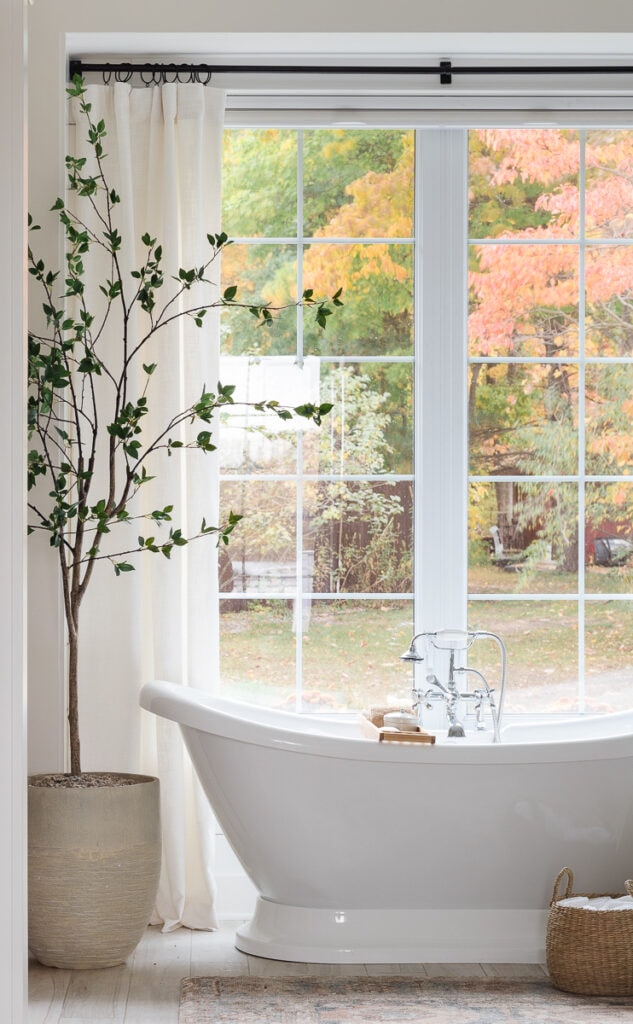 Neutral Lake House Bathroom Decor - The Lilypad Cottage